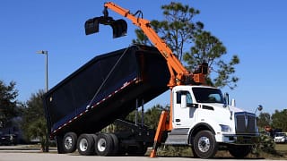 Atlas 2 Lightning Loader® Heavy-Duty Grapple Truck | - Petersen Industries